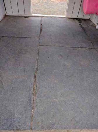 How to Strip Your Horse's Stall - Pro Equine Grooms